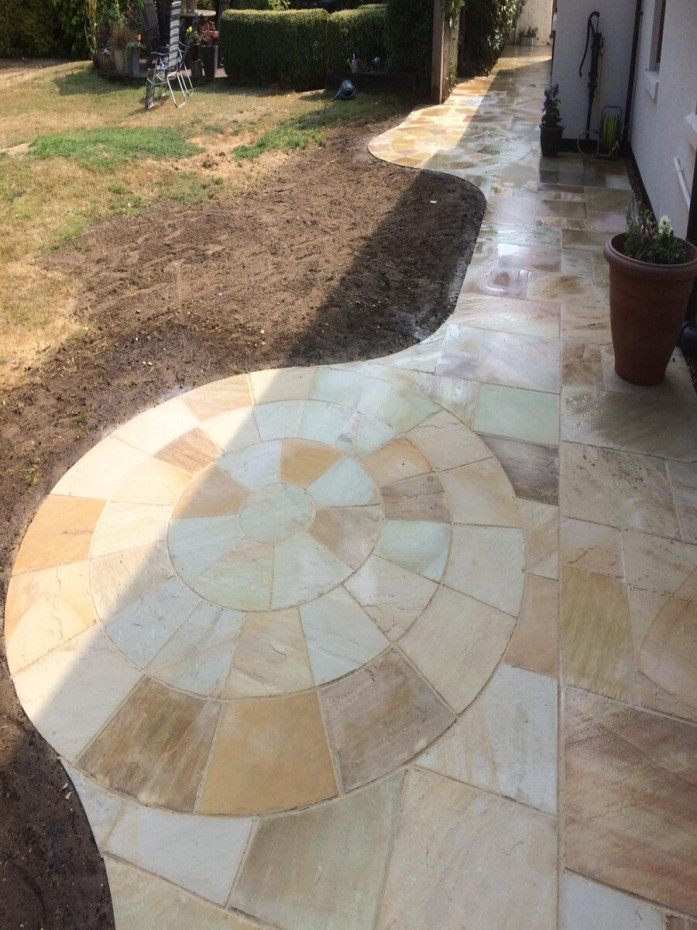 Rainbow & Sawn Sandstone Paving - Royale Stones